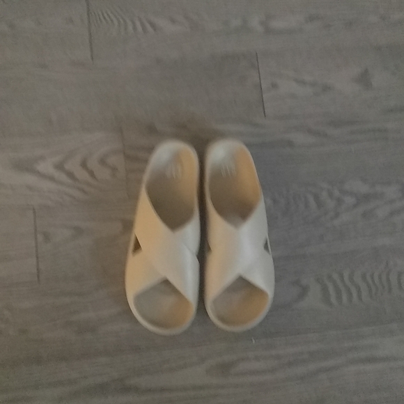 GAP | Shoes | Beautiful Slippers By Gap | Poshmark